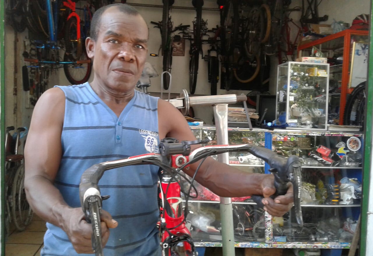 Gustavo Castellón, superó el pecado Capital de pertenecer a la raza ...